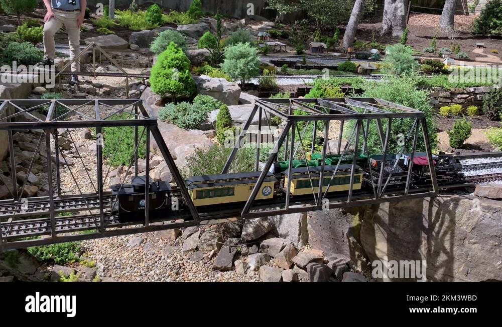 Thomas the tank engine goes through trestle Stock Video Footage - Alamy