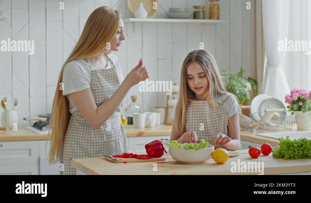 Paprika helper Stock Videos & Footage - HD and 4K Video Clips - Alamy