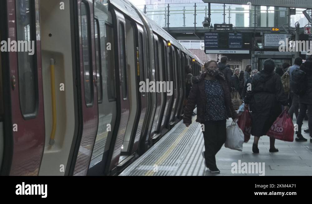 Busy tfl train Stock Videos & Footage - HD and 4K Video Clips - Alamy
