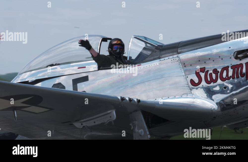 Ww2 airplane Stock Videos & Footage - HD and 4K Video Clips - Alamy