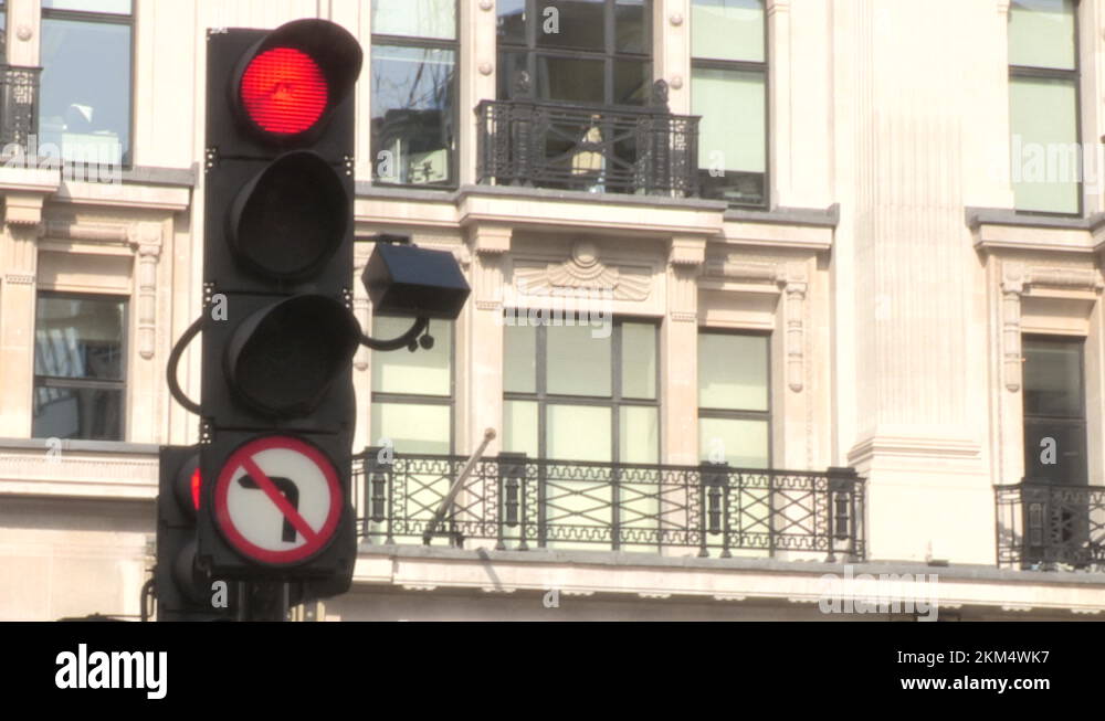 Traffic lights turn red in London Stock Video Footage - Alamy