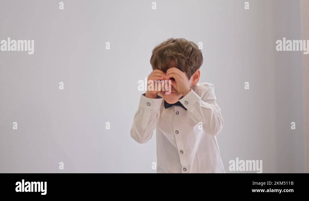 Hand hiding thumb Stock Videos & Footage - HD and 4K Video Clips - Alamy