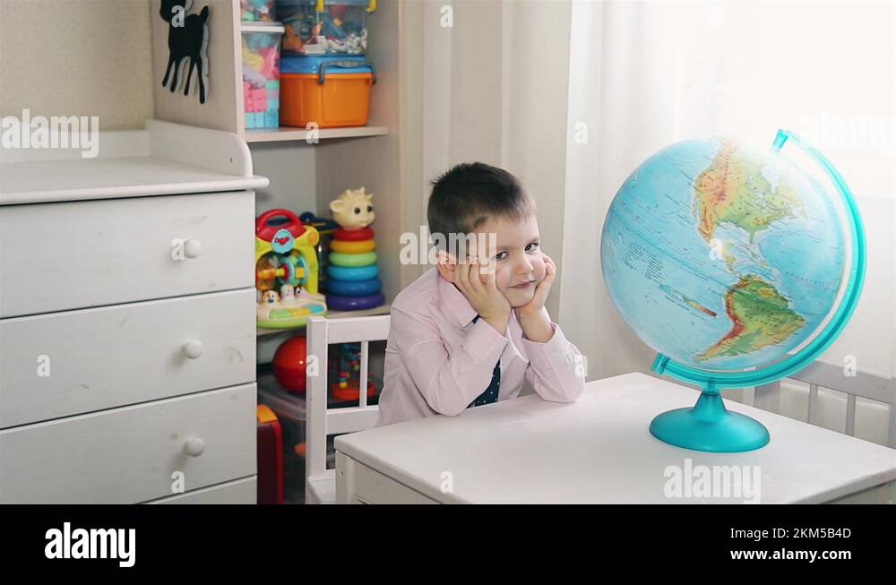 Child exploring map Stock Videos & Footage - HD and 4K Video Clips - Alamy