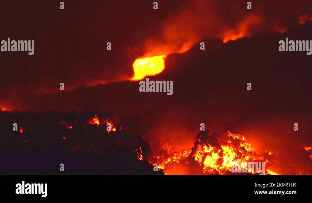 Pacaya volcano eruption with lava flowing Volcán de Pacaya Stock Video ...