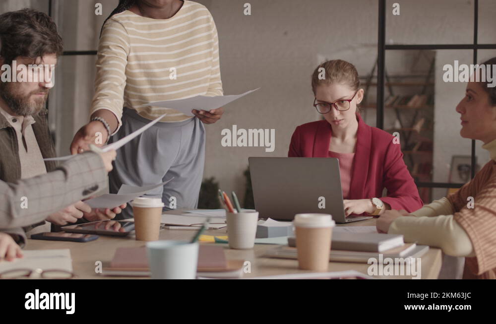 Handing in papers Stock Videos & Footage - HD and 4K Video Clips - Alamy