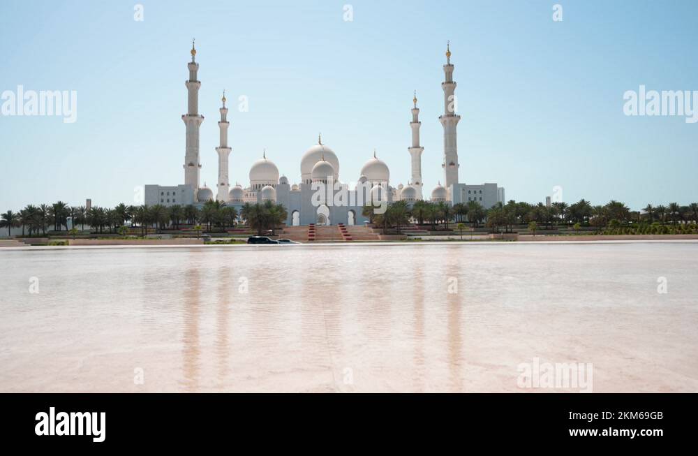 Panoramic view of Sheikh Zayed Grand Mosque in Abu Dhabi, United Arab ...