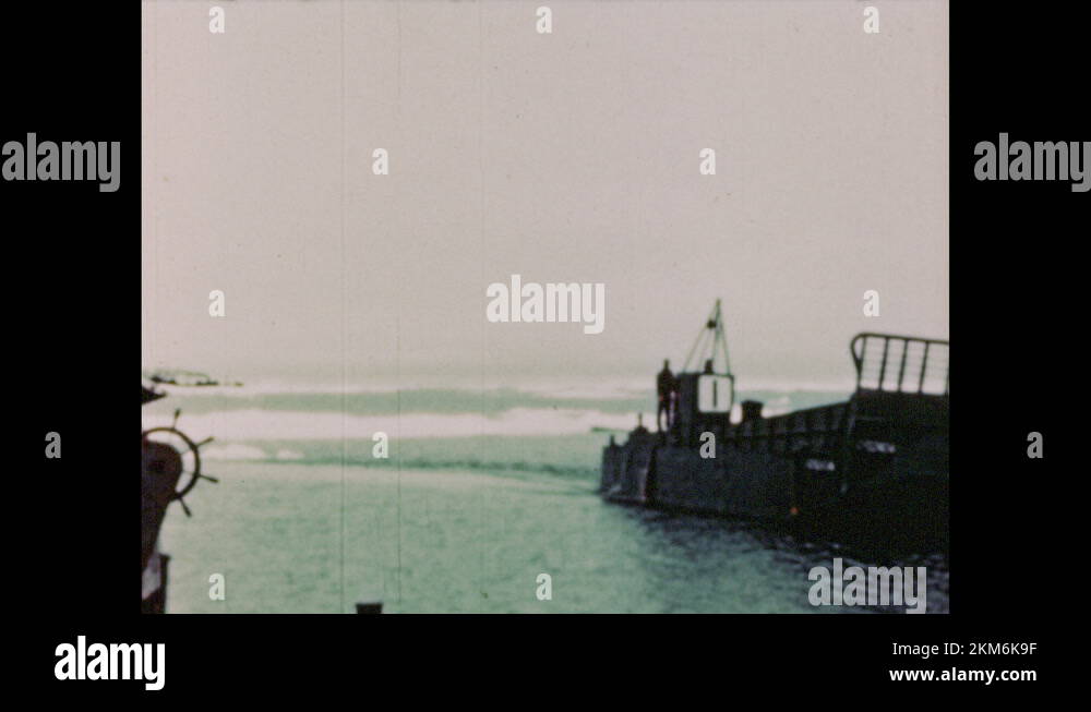 Floating barges Stock Videos & Footage - HD and 4K Video Clips - Alamy