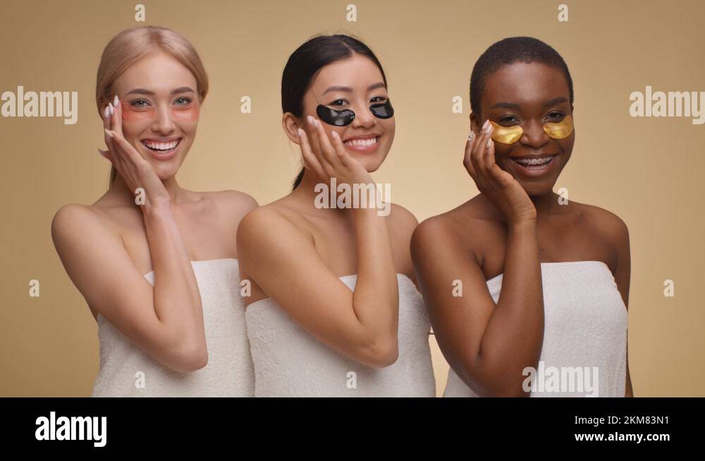 Crows of women Stock Videos & Footage - HD and 4K Video Clips - Alamy