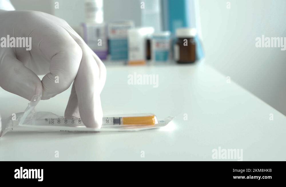 Single dose syringe Stock Videos & Footage - HD and 4K Video Clips - Alamy