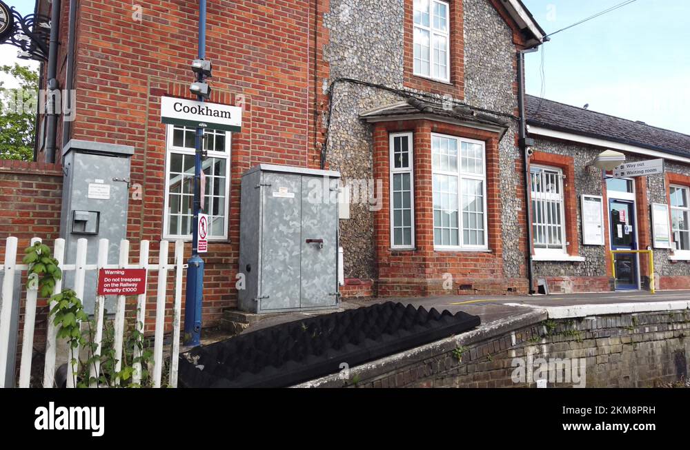 Railwayplatform Stock Videos & Footage - HD and 4K Video Clips - Alamy