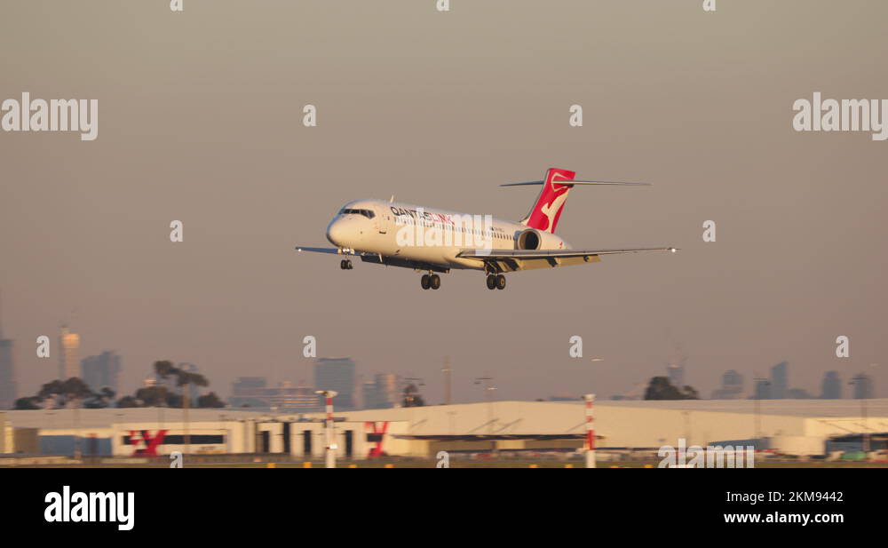 Qantaslink Boeing 717 regional airliner airplane landing Stock Video ...