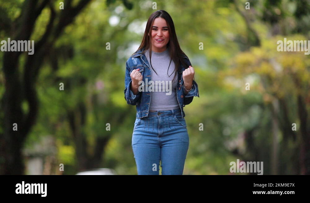 Young woman shocking reaction. Girl reacting with surprise. WOW emotion ...