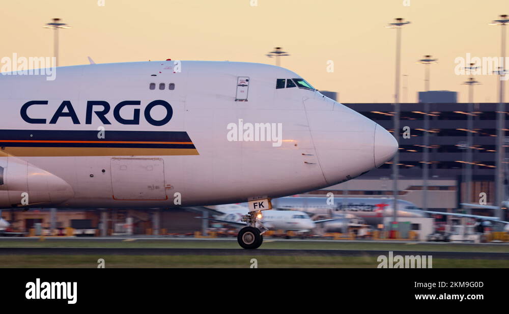 Boeing 747 400 cargo Stock Videos & Footage - HD and 4K Video Clips - Alamy