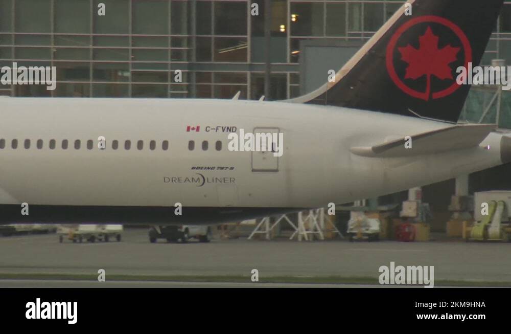 Air canada gate Stock Videos & Footage - HD and 4K Video Clips - Alamy