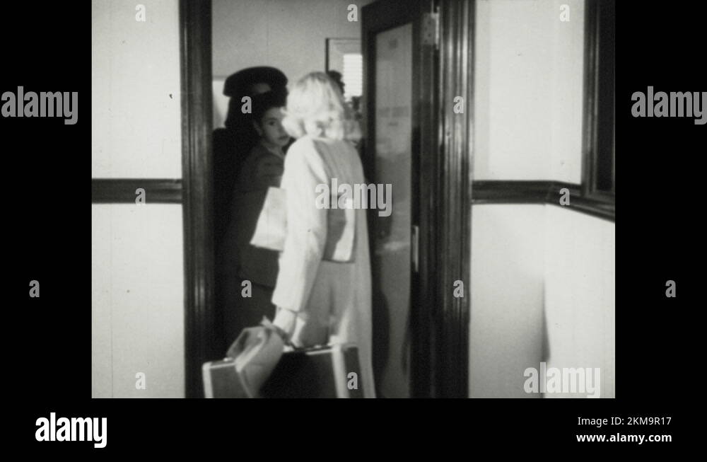 Women sign door Stock Videos & Footage - HD and 4K Video Clips - Alamy