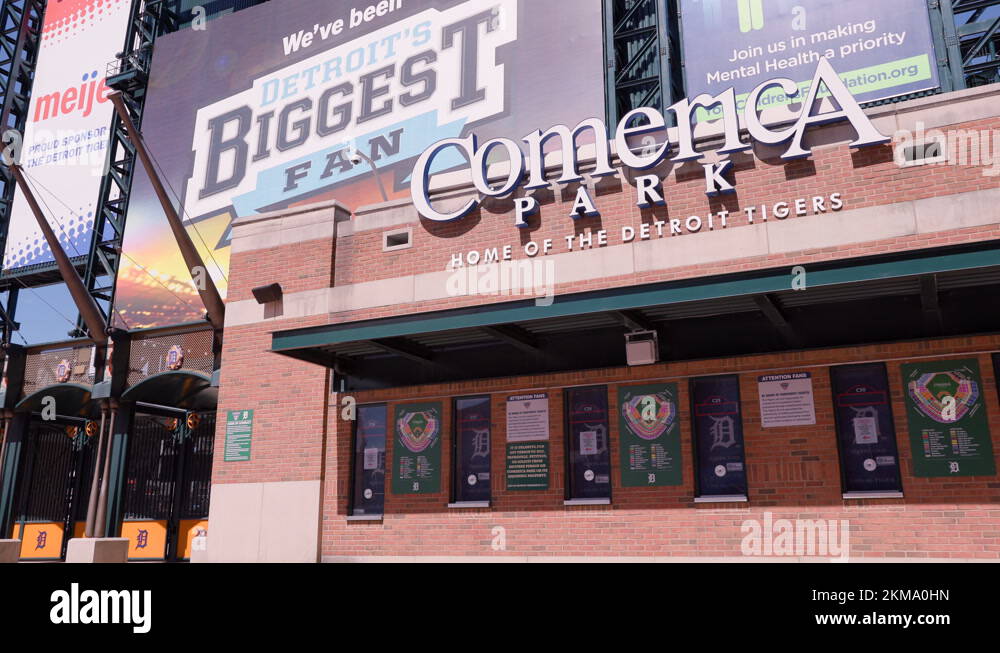 Comerica building Stock Videos & Footage - HD and 4K Video Clips - Alamy