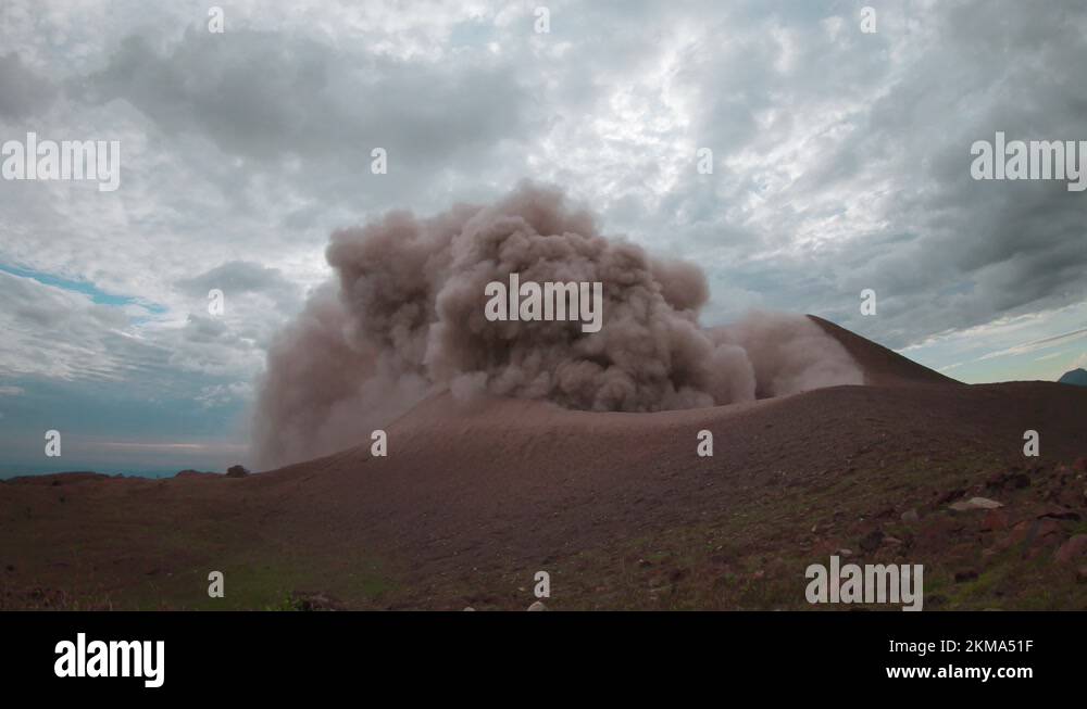 Real volcano Stock Videos & Footage - HD and 4K Video Clips - Alamy