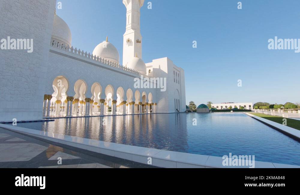 Exterior of Sheikh Zayed Grand Mosque in Abu Dhabi. Stunning ...