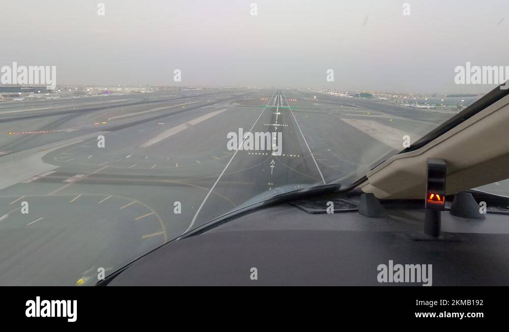 Airplane landing dubai Stock Videos & Footage - HD and 4K Video Clips ...