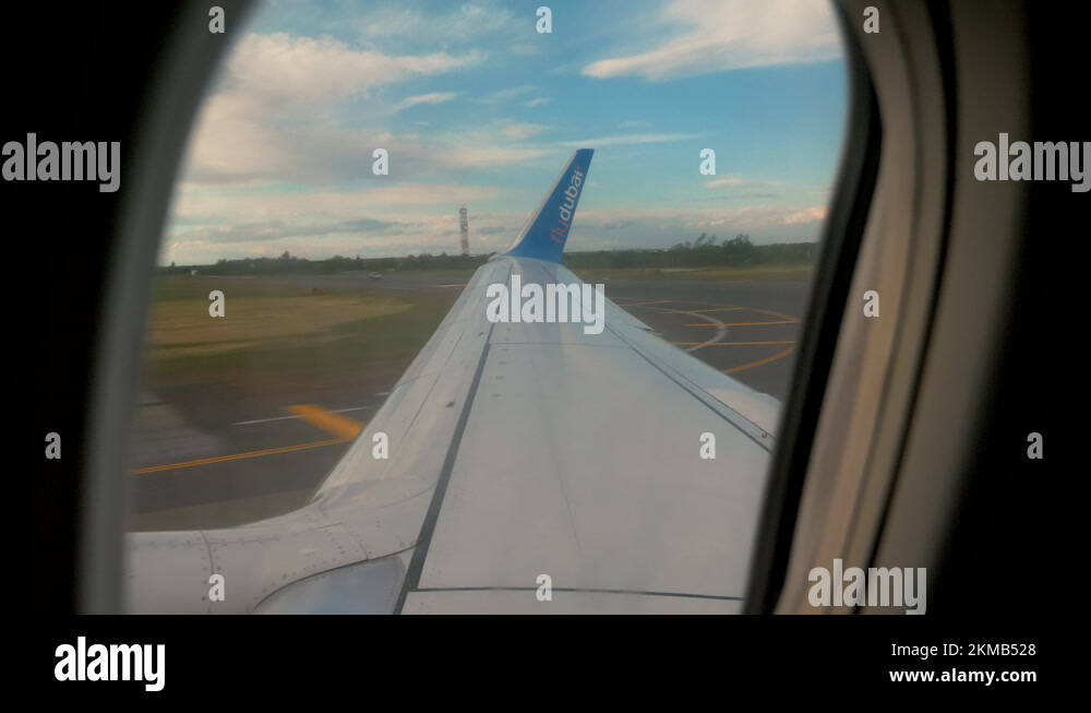 Dubai air wing Stock Videos & Footage - HD and 4K Video Clips - Alamy