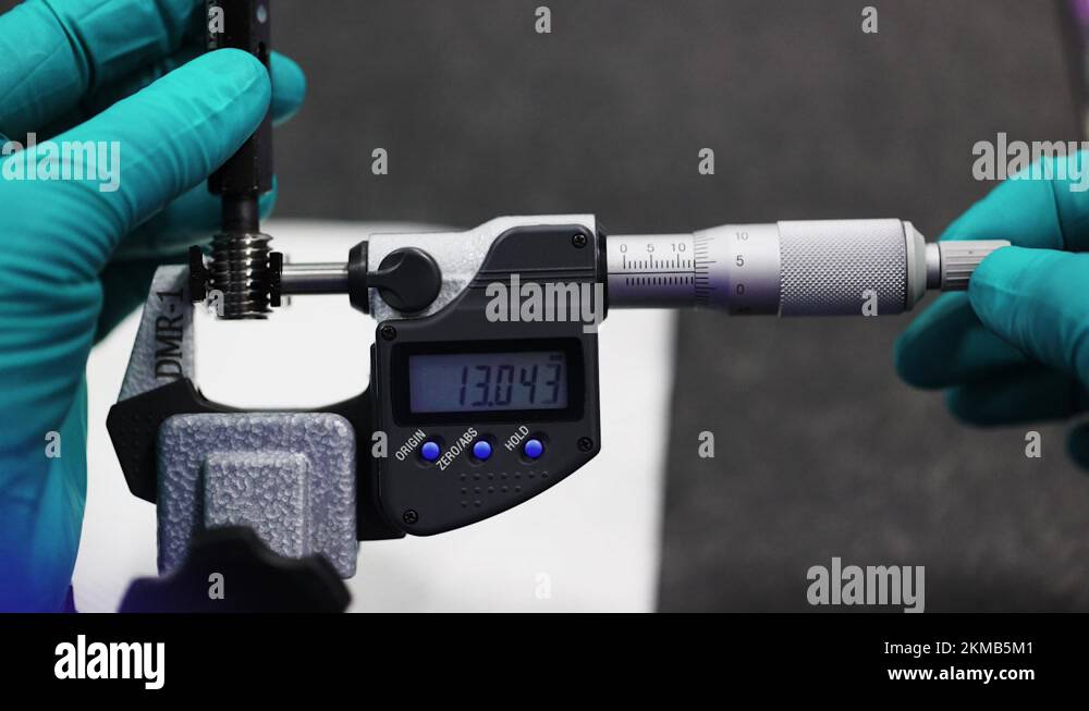 High performance coordinate measuring machine, measuring small and ...