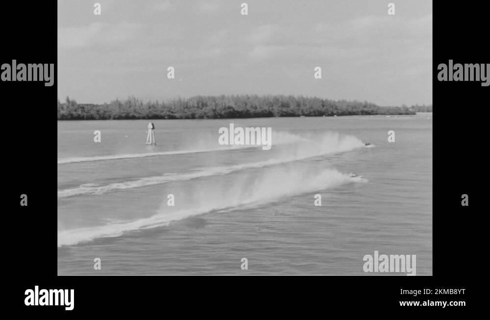 Racing hydroplanes Stock Videos & Footage - HD and 4K Video Clips - Alamy