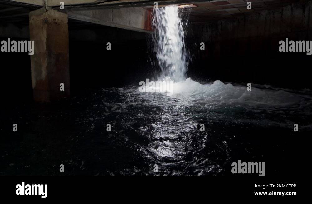 Water filling a tank Stock Videos & Footage - HD and 4K Video Clips - Alamy