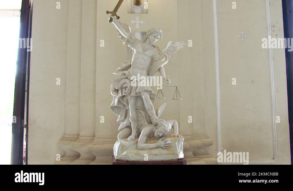 Statue inside the Cathedral of the Assumption of Mary, Leon, Nicaragua ...