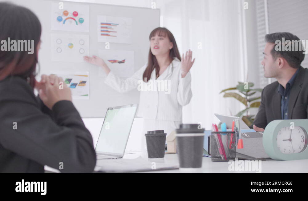 Presentation explain Stock Videos & Footage - HD and 4K Video Clips - Alamy