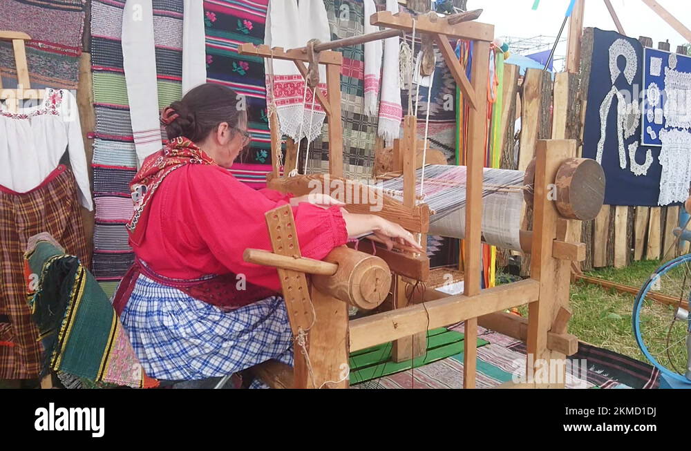Rug weaver Stock Videos & Footage - HD and 4K Video Clips - Alamy