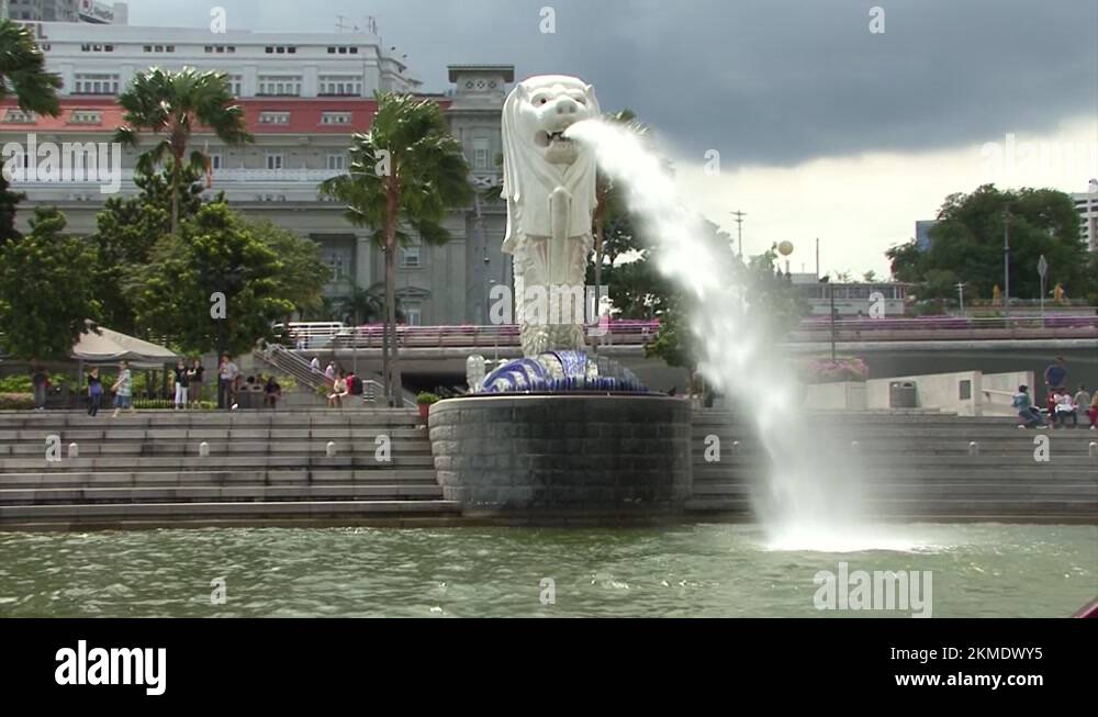 Merlion statue fountain in Merlion Park, the famous place in Singapore ...