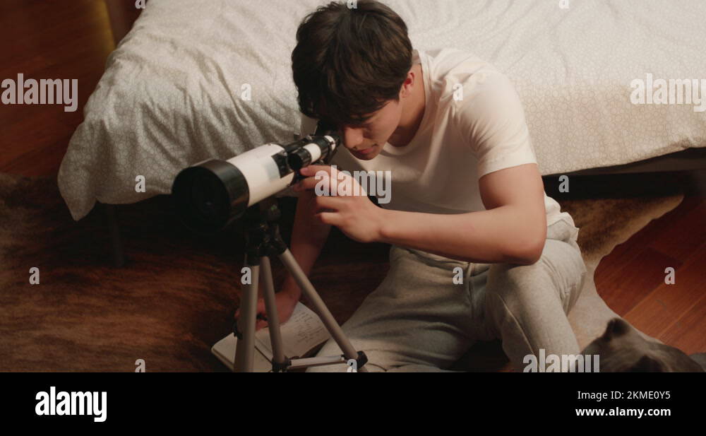 Man using telescope Stock Videos & Footage - HD and 4K Video Clips - Alamy