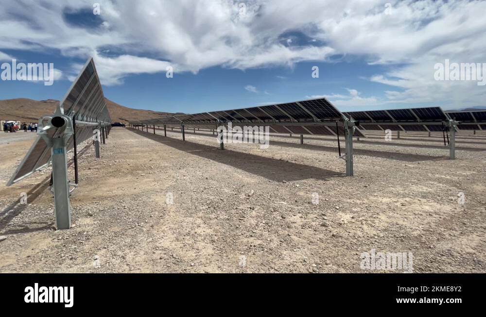 Solar array panels Stock Videos & Footage - HD and 4K Video Clips - Alamy