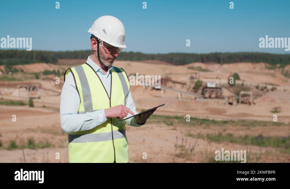 Worker working sand Stock Videos & Footage - HD and 4K Video Clips - Alamy