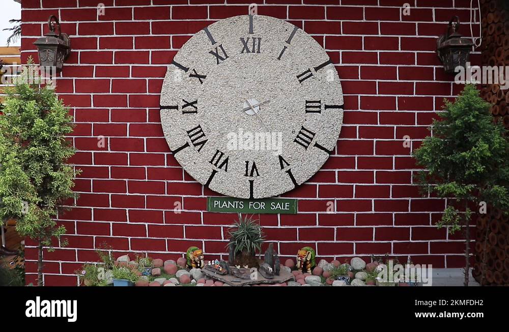 Clock cafe Stock Videos & Footage - HD and 4K Video Clips - Alamy