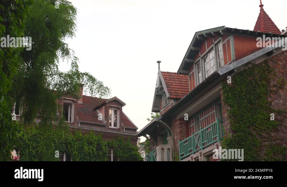 Flowery house Stock Videos & Footage - HD and 4K Video Clips - Alamy