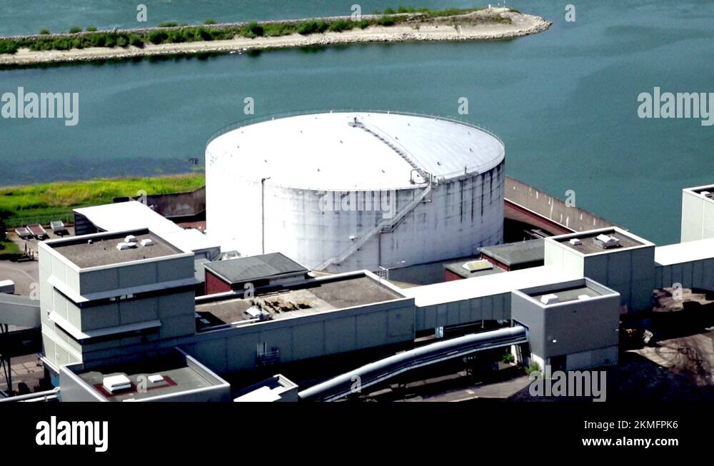 German oil refinery Stock Videos & Footage - HD and 4K Video Clips - Alamy