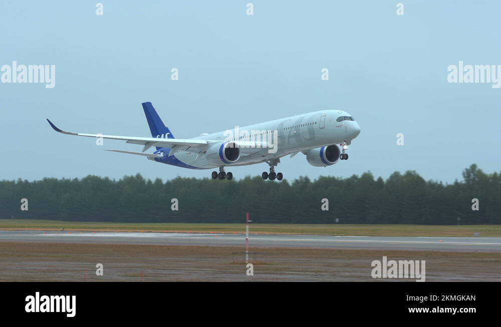 airplane sas scandinavian airlines airbus a350-900 landing slow motion ...