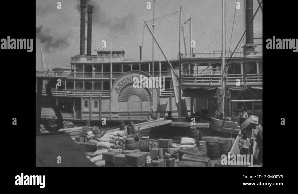 Loading cargo 1930s Stock Videos & Footage - HD and 4K Video Clips - Alamy
