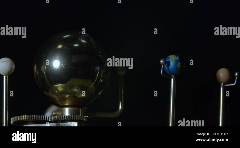 Beautiful functioning mechanical model of Solar System with planets ...