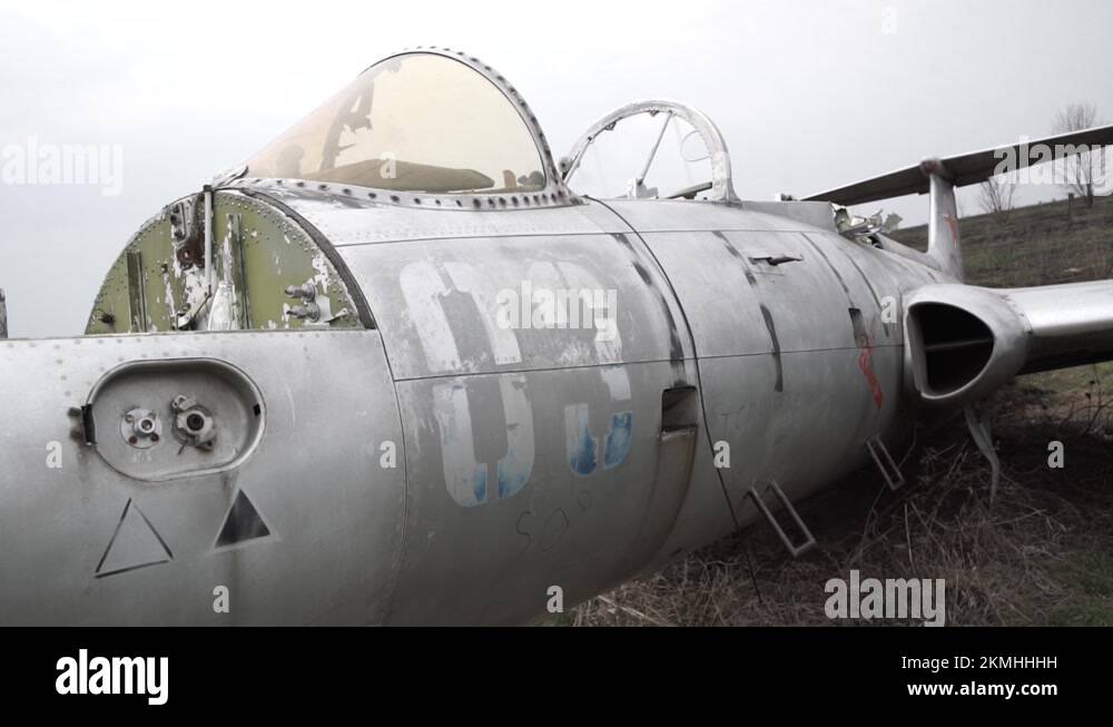 Fighter plane crash Stock Videos & Footage - HD and 4K Video Clips - Alamy