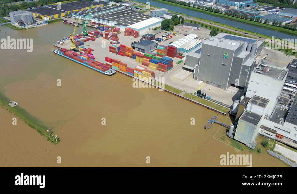 Cargo flying boat Stock Videos & Footage - HD and 4K Video Clips - Alamy