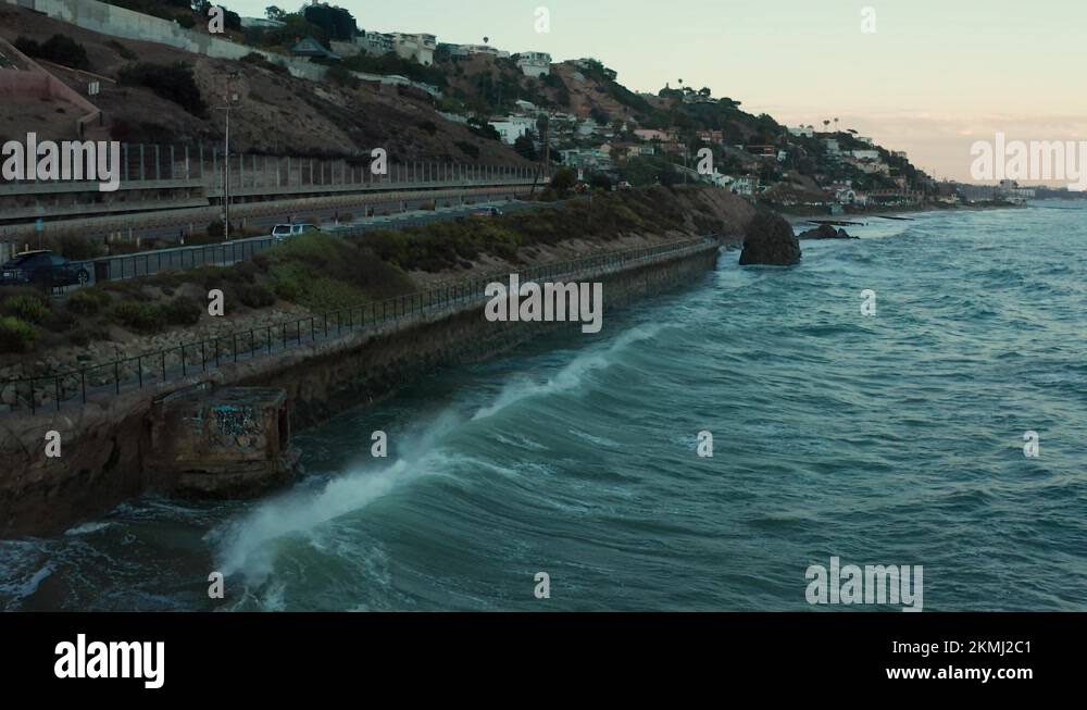 Mega waves Stock Videos & Footage - HD and 4K Video Clips - Alamy