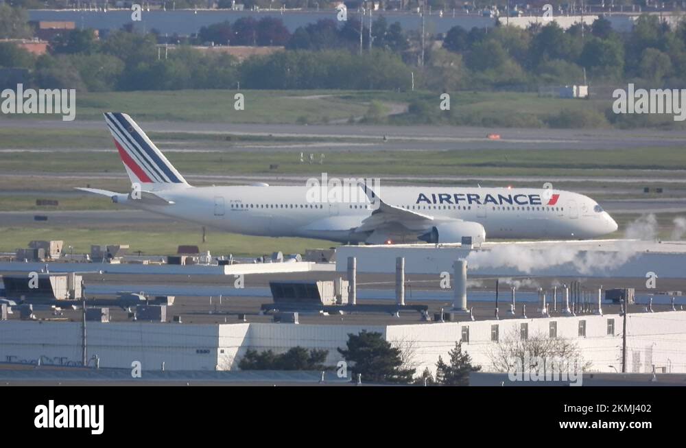 Narrow body plane Stock Videos & Footage - HD and 4K Video Clips - Alamy