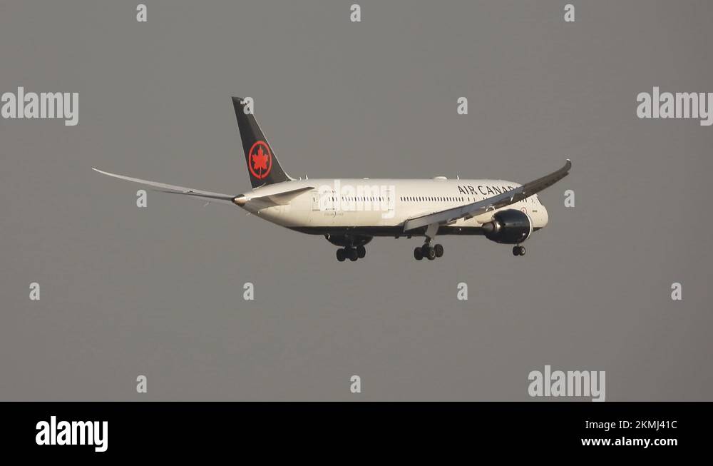 Boeing 787 9 dreamliner landing Stock Videos & Footage - HD and 4K ...