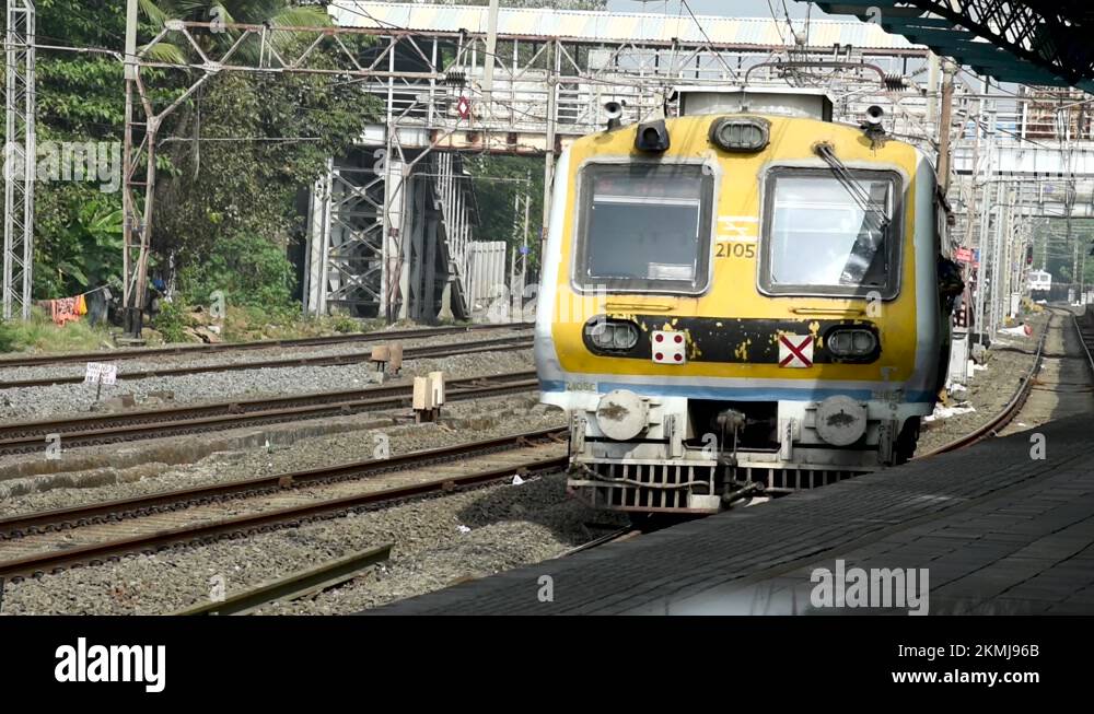 Mumbai local train Stock Videos & Footage - HD and 4K Video Clips - Alamy