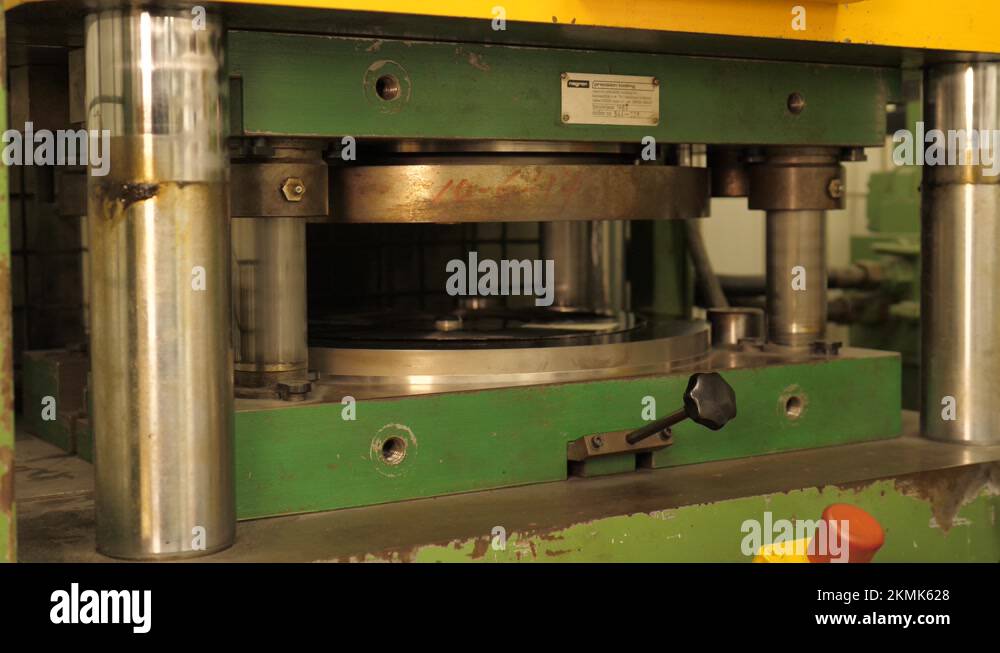 Vinyl record press Stock Videos & Footage - HD and 4K Video Clips - Alamy
