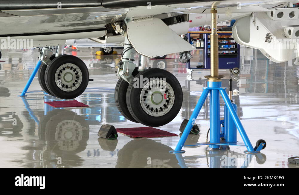 Mechanic aircraft maintenance Stock Videos & Footage - HD and 4K Video ...