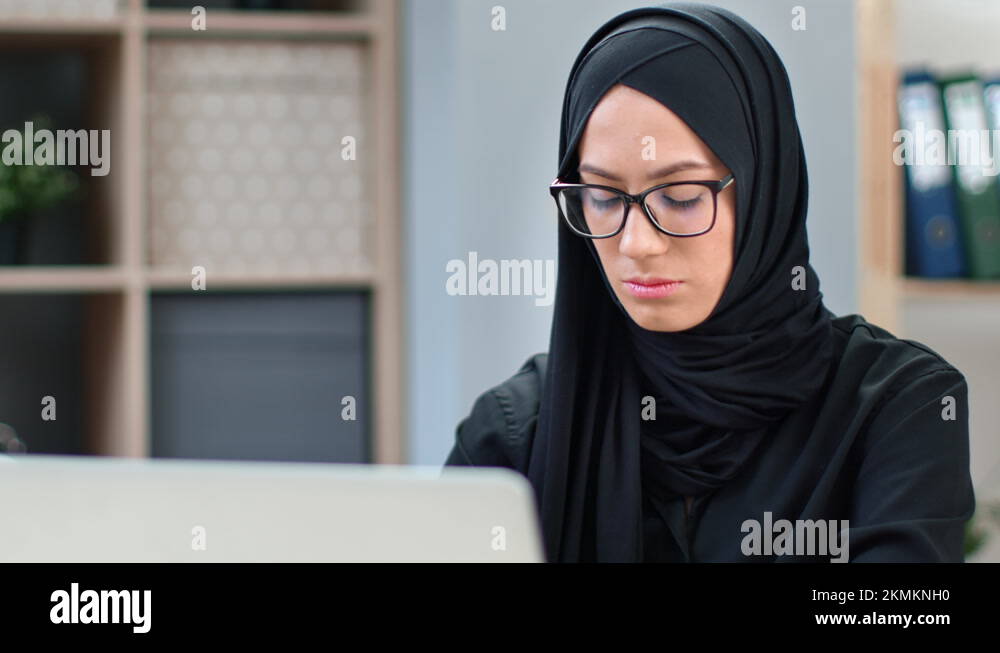 Saudi woman burka Stock Videos & Footage - HD and 4K Video Clips - Alamy