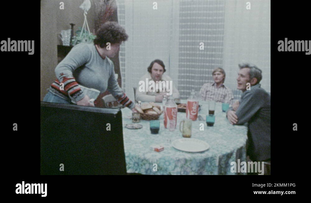 Clearing table Stock Videos & Footage - HD and 4K Video Clips - Alamy